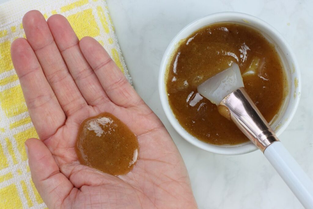 DIY Mānuka Honey + Vanilla Face Scrub - Better Living